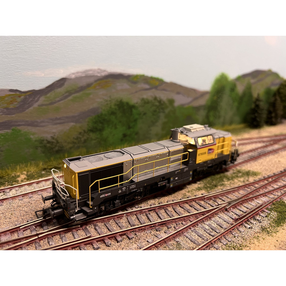 JOUEF HJS2466 Locomotive diesel 679006, Akiem/SNCF Réseau (Vossloh DE18 ...